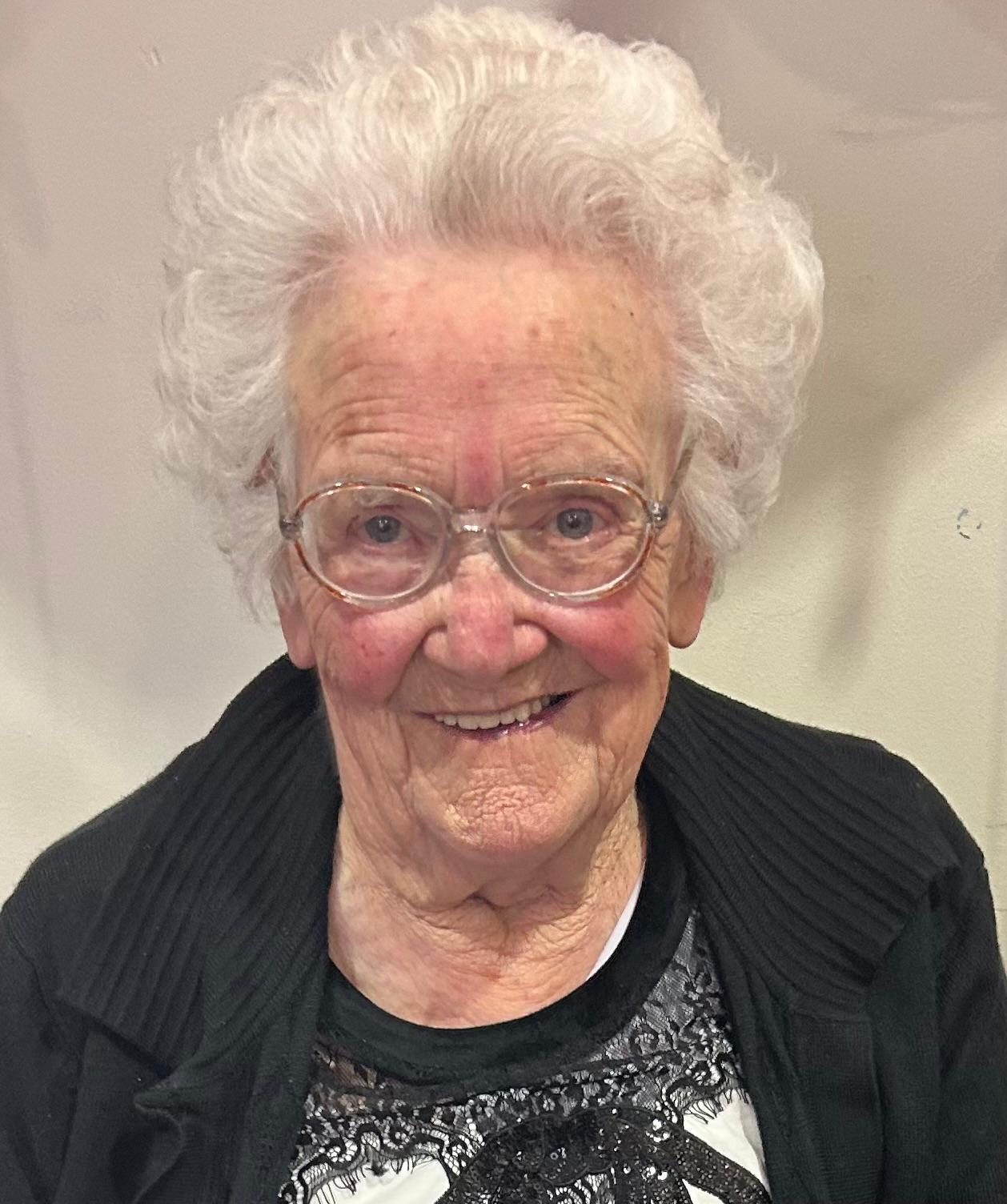 Death Notice of Kathleen Lyons (née McLellan) (Kilworth, Cork) | rip.ie Death Notice of Kathleen Lyons (née McLellan) (Kilworth, Cork) | rip.ie
