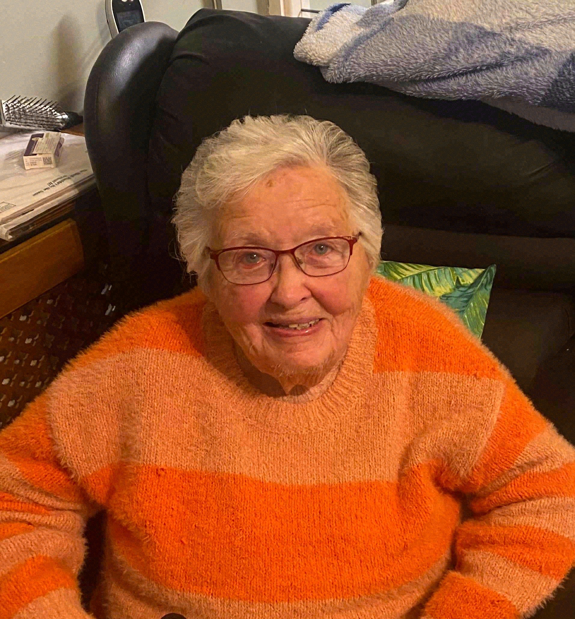 Family Notice of Mary Sands (née McGee) (Dundalk, Louth) | rip.ie